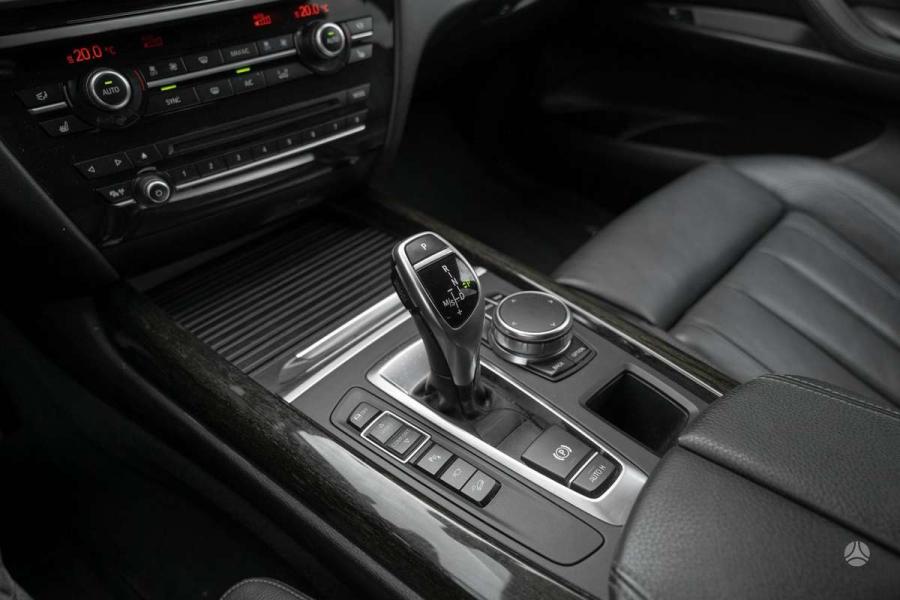 White BMW X5 2017 in Vilnius, with an engine capacity of 2.99 L and mileage of 141 thousand km for 23500 €, photo 24 on AUTOMOTO.COM.LV