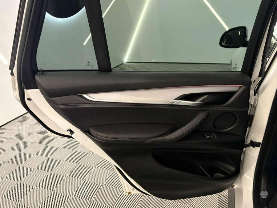 Balts BMW X5 2017 Marijampole, ar dzinēja tilpumu 2.99 L un nobraukumu 186 tūkst. km par 25999 €, foto 20 vietnē AUTOMOTO.COM.LV