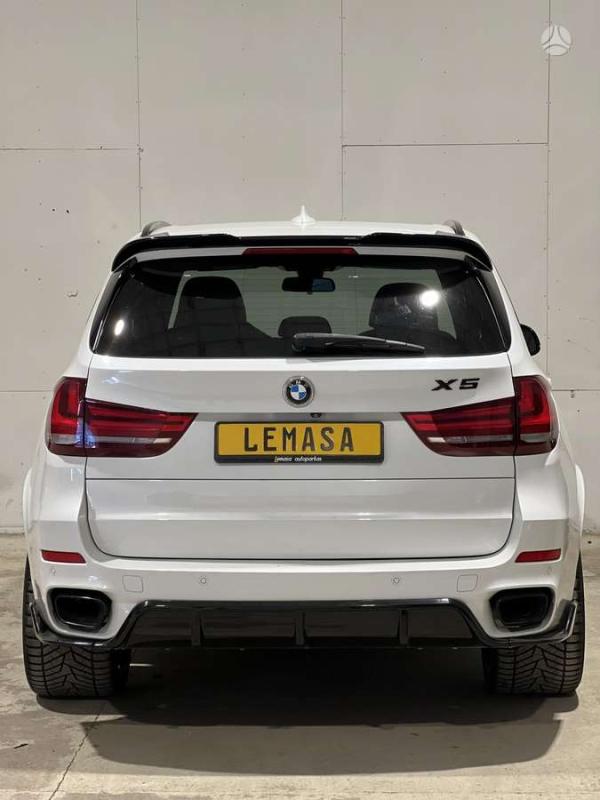 White BMW X5 2017 in Klaipeda, with an engine capacity of 2.99 L and mileage of 164 thousand km for 25999 €, photo 6 on AUTOMOTO.COM.LV