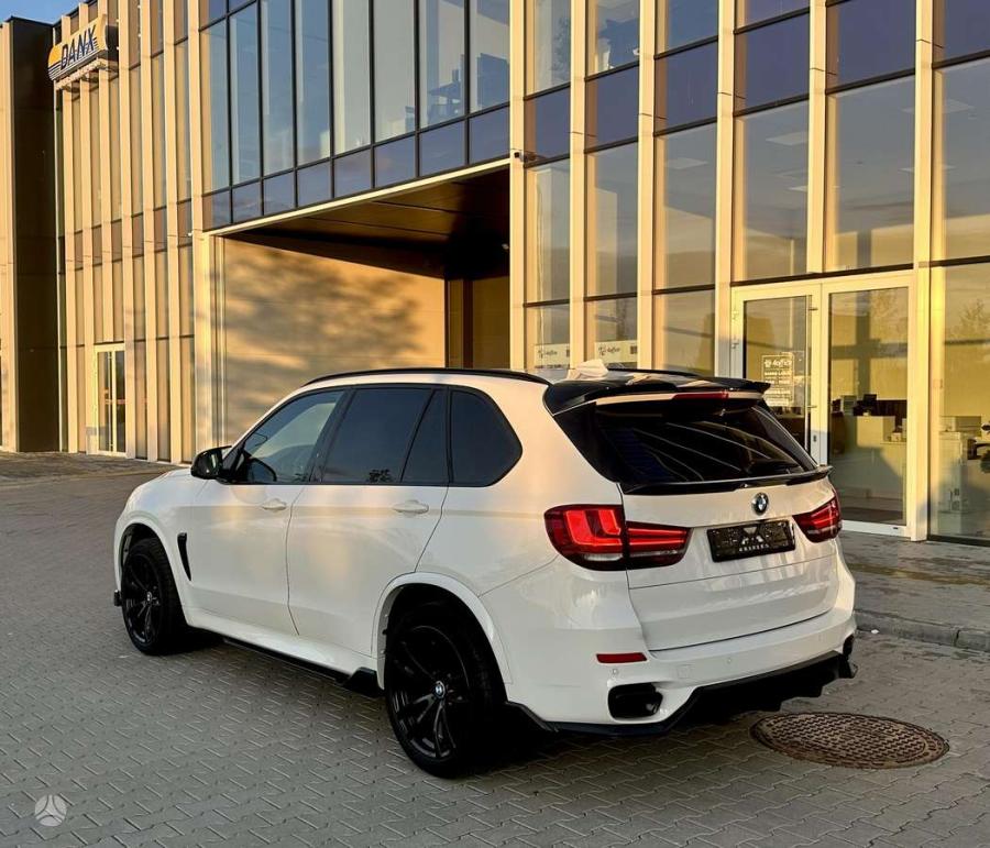 White BMW X5 2017 in Vilnius, with an engine capacity of 2.99 L and mileage of 252 thousand km for 21300 €, photo 6 on AUTOMOTO.COM.LV