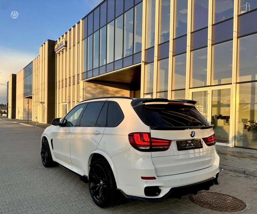 White BMW X5 2017 in Vilnius, with an engine capacity of 2.99 L and mileage of 252 thousand km for 21300 €, photo 7 on AUTOMOTO.COM.LV