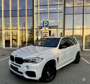 White BMW X5 2017 in Vilnius, with an engine capacity of 2.99 L and mileage of 252 thousand km for 21300 €, photo 9 on AUTOMOTO.COM.LV