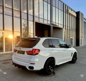 White BMW X5 2017 in Vilnius, with an engine capacity of 2.99 L and mileage of 252 thousand km for 21300 €, photo 10 on AUTOMOTO.COM.LV