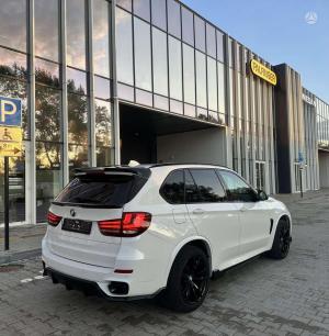 White BMW X5 2017 in Vilnius, with an engine capacity of 2.99 L and mileage of 252 thousand km for 21300 €, photo 13 on AUTOMOTO.COM.LV