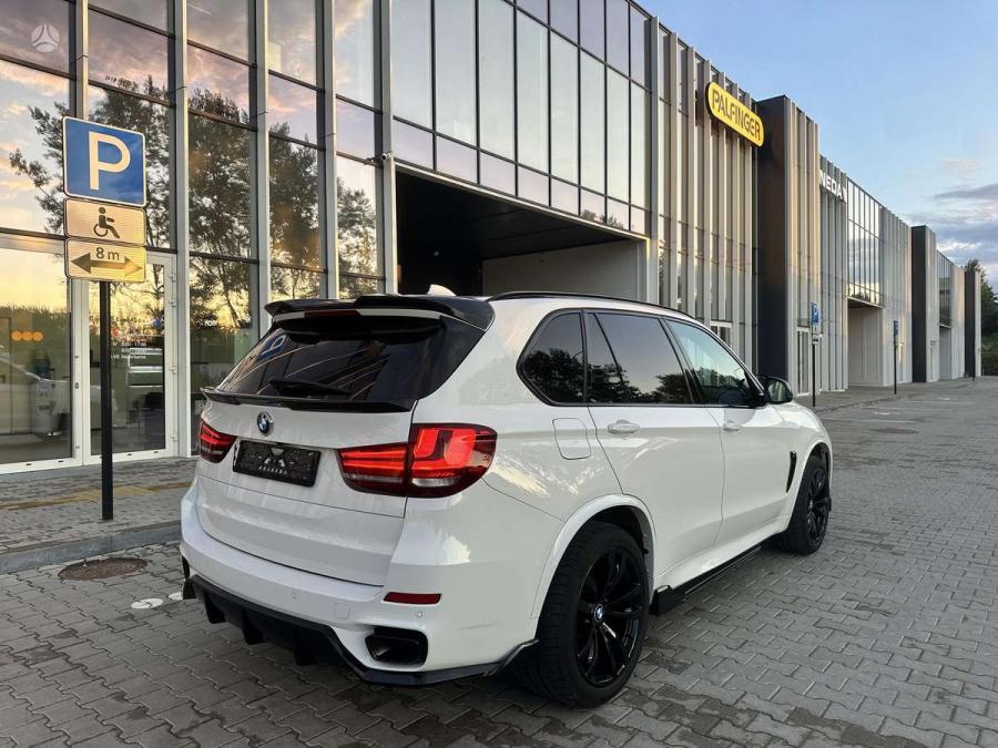 White BMW X5 2017 in Vilnius, with an engine capacity of 2.99 L and mileage of 252 thousand km for 21300 €, photo 14 on AUTOMOTO.COM.LV