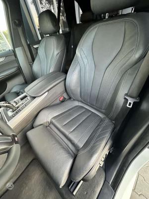 White BMW X5 2017 in Vilnius, with an engine capacity of 2.99 L and mileage of 252 thousand km for 21300 €, photo 16 on AUTOMOTO.COM.LV