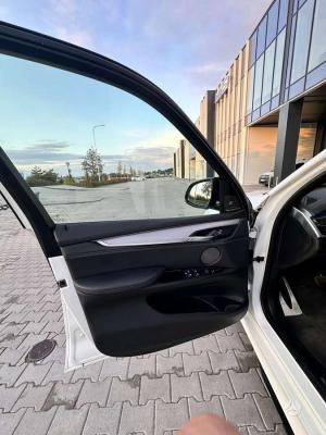 White BMW X5 2017 in Vilnius, with an engine capacity of 2.99 L and mileage of 252 thousand km for 21300 €, photo 17 on AUTOMOTO.COM.LV