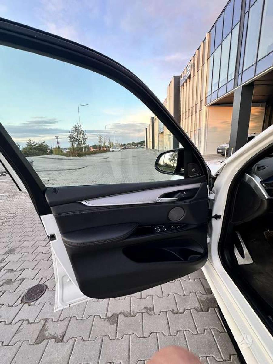 White BMW X5 2017 in Vilnius, with an engine capacity of 2.99 L and mileage of 252 thousand km for 21300 €, photo 17 on AUTOMOTO.COM.LV