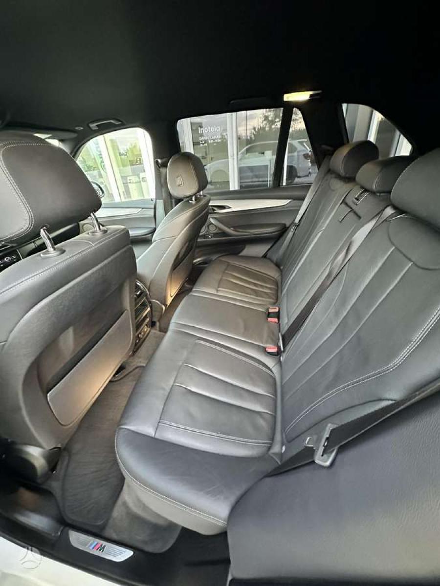 White BMW X5 2017 in Vilnius, with an engine capacity of 2.99 L and mileage of 252 thousand km for 21300 €, photo 20 on AUTOMOTO.COM.LV