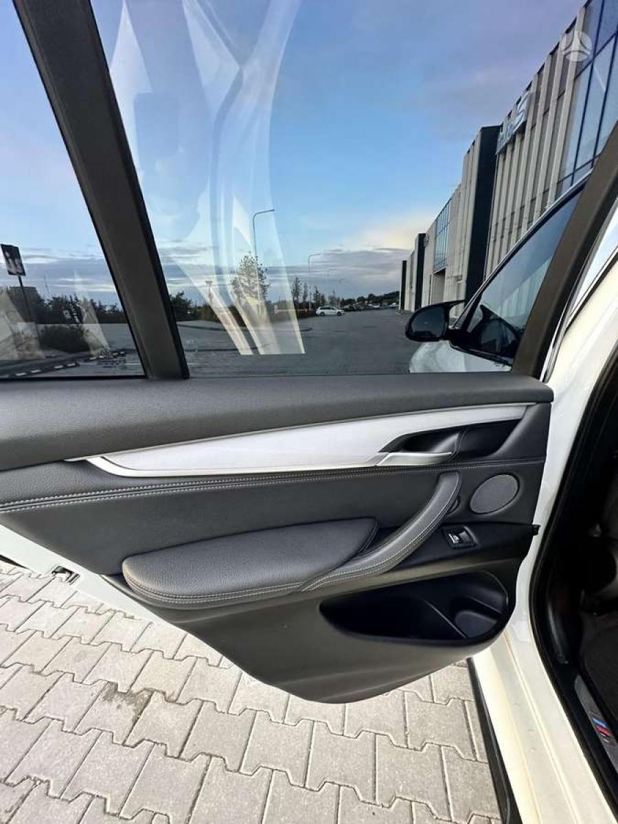 White BMW X5 2017 in Vilnius, with an engine capacity of 2.99 L and mileage of 252 thousand km for 21300 €, photo 21 on AUTOMOTO.COM.LV