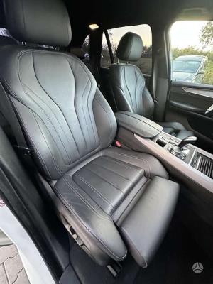 White BMW X5 2017 in Vilnius, with an engine capacity of 2.99 L and mileage of 252 thousand km for 21300 €, photo 25 on AUTOMOTO.COM.LV