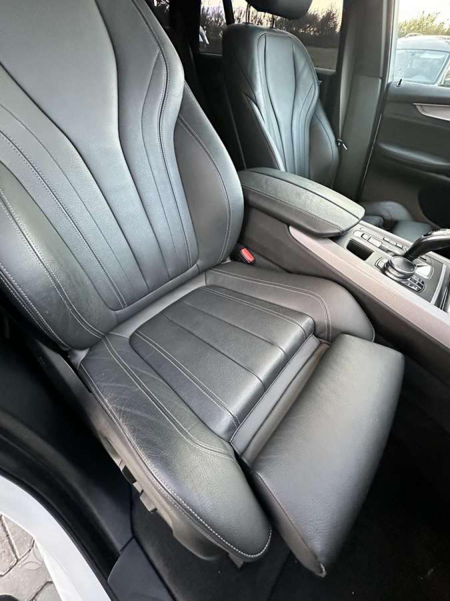 White BMW X5 2017 in Vilnius, with an engine capacity of 2.99 L and mileage of 252 thousand km for 21300 €, photo 26 on AUTOMOTO.COM.LV