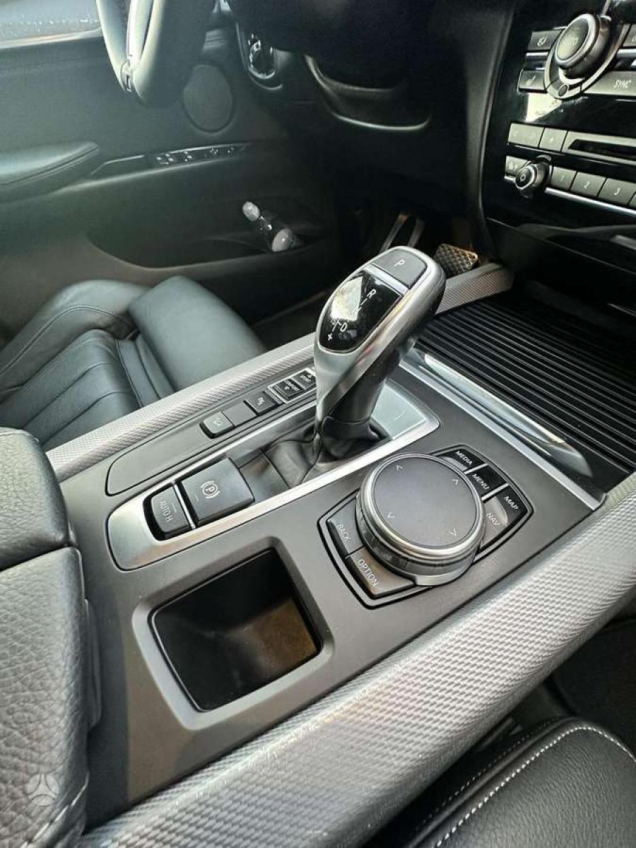 White BMW X5 2017 in Vilnius, with an engine capacity of 2.99 L and mileage of 252 thousand km for 21300 €, photo 27 on AUTOMOTO.COM.LV