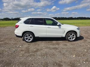 White BMW X5 2017 in Kaunas, with an engine capacity of 2.00 L and mileage of 199 thousand km for 14500 €, photo 4 on AUTOMOTO.COM.LV