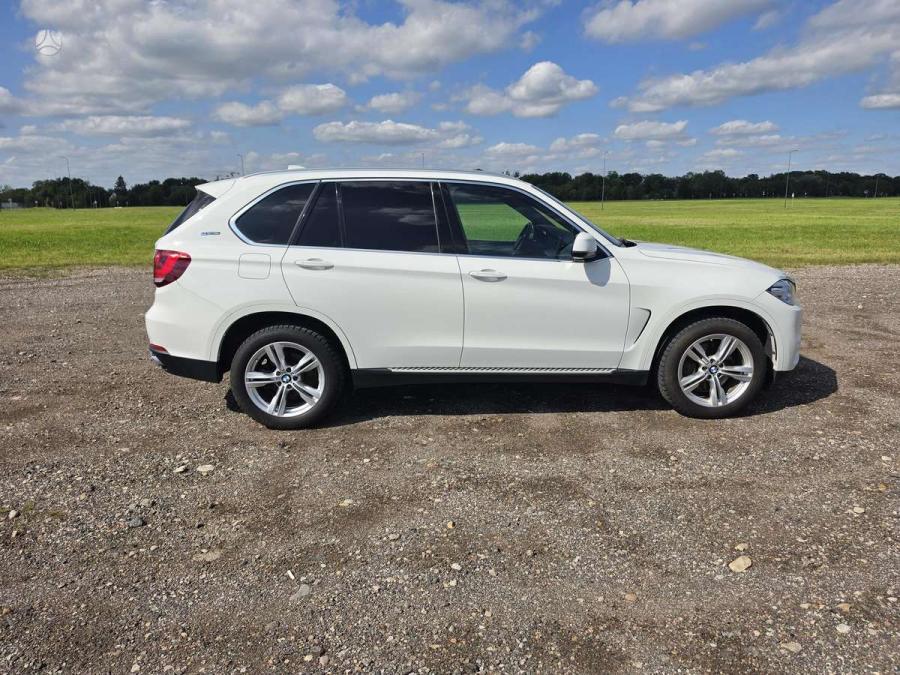 White BMW X5 2017 in Kaunas, with an engine capacity of 2.00 L and mileage of 199 thousand km for 14500 €, photo 4 on AUTOMOTO.COM.LV