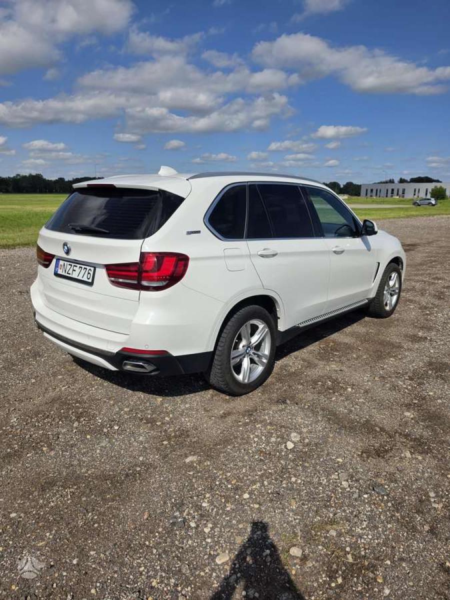 White BMW X5 2017 in Kaunas, with an engine capacity of 2.00 L and mileage of 199 thousand km for 14500 €, photo 5 on AUTOMOTO.COM.LV
