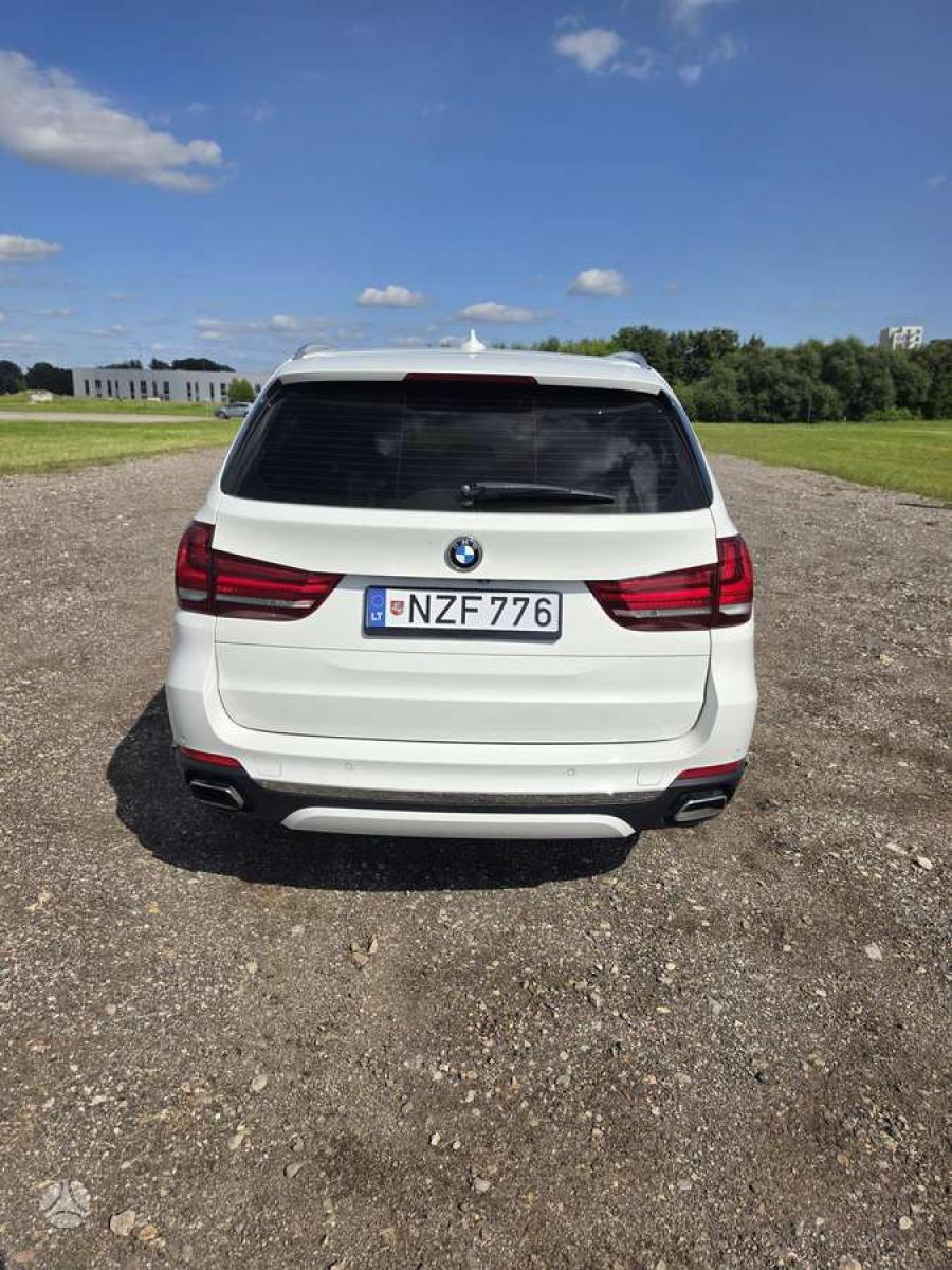 White BMW X5 2017 in Kaunas, with an engine capacity of 2.00 L and mileage of 199 thousand km for 14500 €, photo 6 on AUTOMOTO.COM.LV