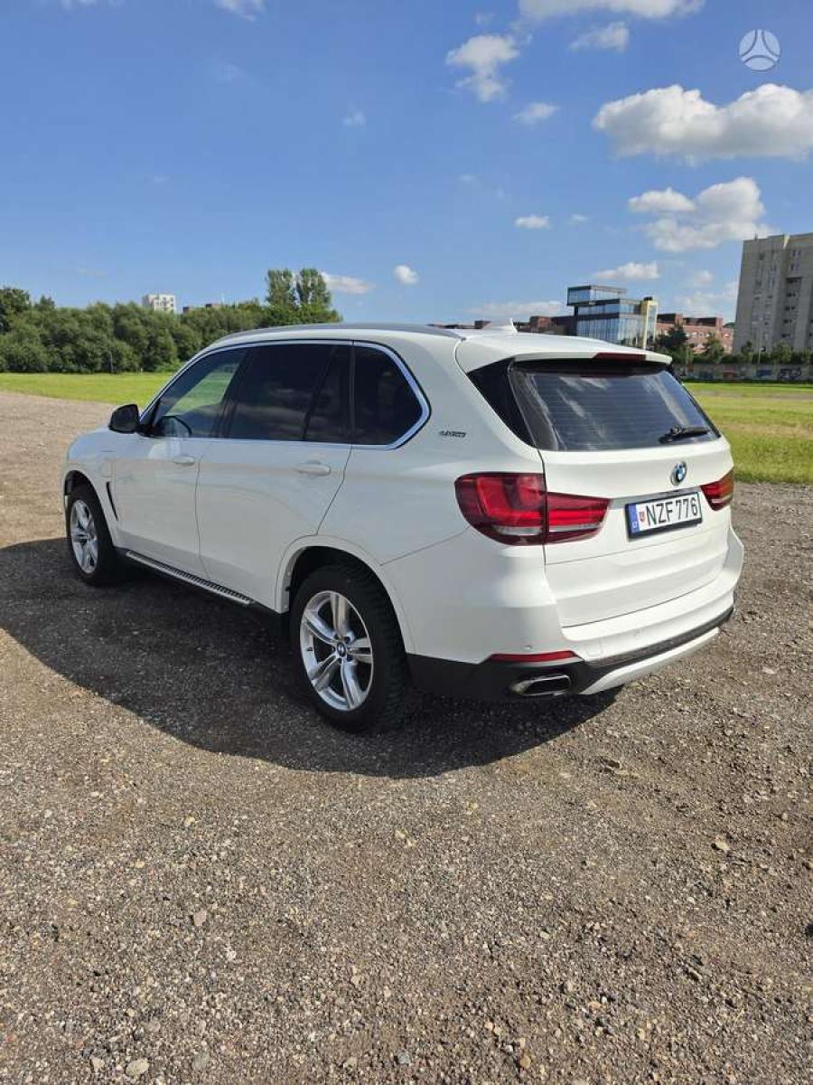 White BMW X5 2017 in Kaunas, with an engine capacity of 2.00 L and mileage of 199 thousand km for 14500 €, photo 7 on AUTOMOTO.COM.LV
