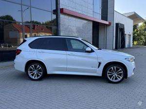 White BMW X5 2017 in Klaipeda, with an engine capacity of 2.99 L and mileage of 201 thousand km for 19900 €, photo 3 on AUTOMOTO.COM.LV