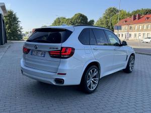 White BMW X5 2017 in Klaipeda, with an engine capacity of 2.99 L and mileage of 201 thousand km for 19900 €, photo 4 on AUTOMOTO.COM.LV