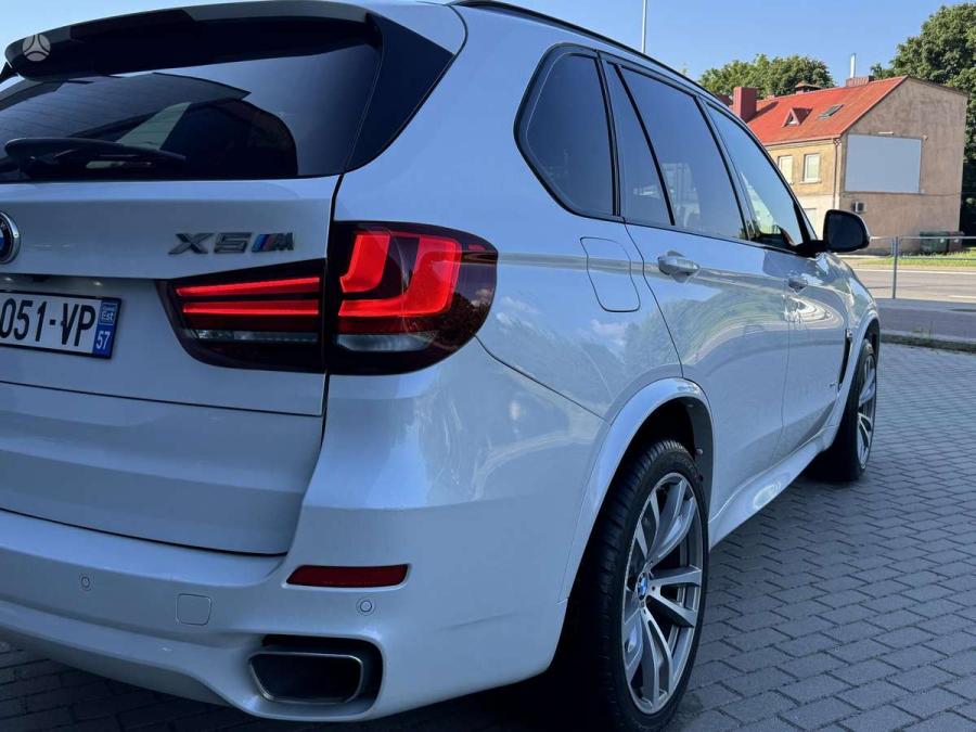 White BMW X5 2017 in Klaipeda, with an engine capacity of 2.99 L and mileage of 201 thousand km for 19900 €, photo 5 on AUTOMOTO.COM.LV