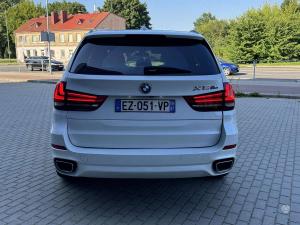 White BMW X5 2017 in Klaipeda, with an engine capacity of 2.99 L and mileage of 201 thousand km for 19900 €, photo 6 on AUTOMOTO.COM.LV