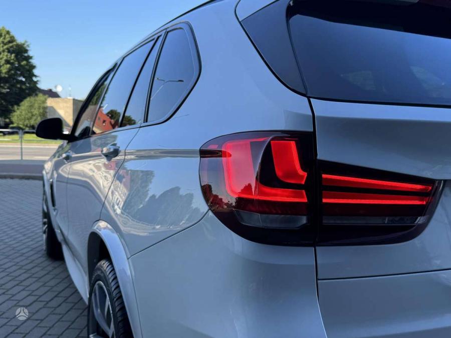 White BMW X5 2017 in Klaipeda, with an engine capacity of 2.99 L and mileage of 201 thousand km for 19900 €, photo 9 on AUTOMOTO.COM.LV