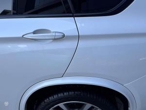 White BMW X5 2017 in Klaipeda, with an engine capacity of 2.99 L and mileage of 201 thousand km for 19900 €, photo 10 on AUTOMOTO.COM.LV