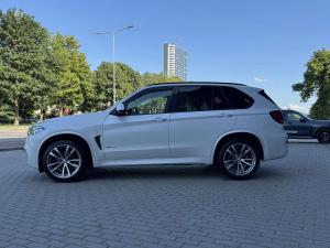 White BMW X5 2017 in Klaipeda, with an engine capacity of 2.99 L and mileage of 201 thousand km for 19900 €, photo 11 on AUTOMOTO.COM.LV