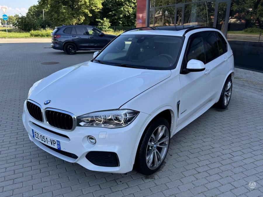 White BMW X5 2017 in Klaipeda, with an engine capacity of 2.99 L and mileage of 201 thousand km for 19900 €, photo 12 on AUTOMOTO.COM.LV