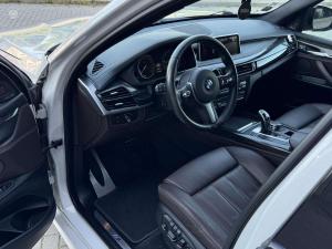 White BMW X5 2017 in Klaipeda, with an engine capacity of 2.99 L and mileage of 201 thousand km for 19900 €, photo 18 on AUTOMOTO.COM.LV