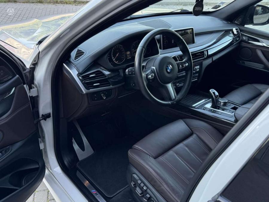 White BMW X5 2017 in Klaipeda, with an engine capacity of 2.99 L and mileage of 201 thousand km for 19900 €, photo 18 on AUTOMOTO.COM.LV