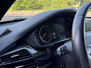 White BMW X5 2017 in Klaipeda, with an engine capacity of 2.99 L and mileage of 201 thousand km for 19900 €, photo 19 on AUTOMOTO.COM.LV