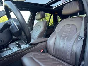 White BMW X5 2017 in Klaipeda, with an engine capacity of 2.99 L and mileage of 201 thousand km for 19900 €, photo 21 on AUTOMOTO.COM.LV