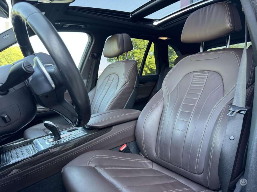 White BMW X5 2017 in Klaipeda, with an engine capacity of 2.99 L and mileage of 201 thousand km for 19900 €, photo 21 on AUTOMOTO.COM.LV