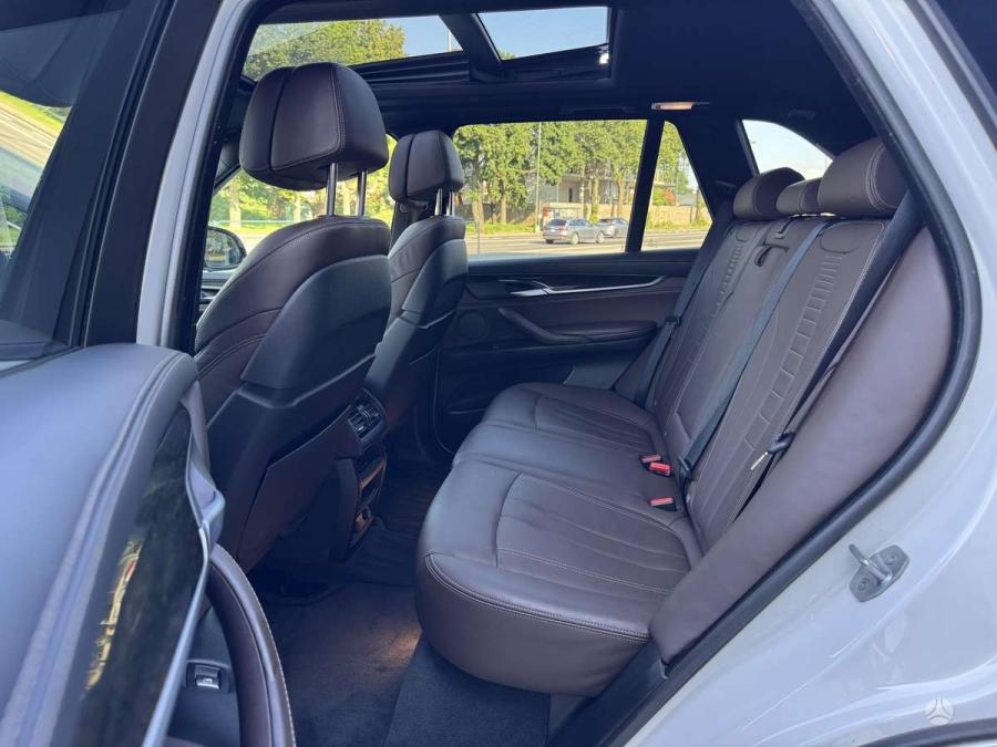 White BMW X5 2017 in Klaipeda, with an engine capacity of 2.99 L and mileage of 201 thousand km for 19900 €, photo 25 on AUTOMOTO.COM.LV