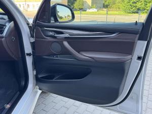 White BMW X5 2017 in Klaipeda, with an engine capacity of 2.99 L and mileage of 201 thousand km for 19900 €, photo 27 on AUTOMOTO.COM.LV