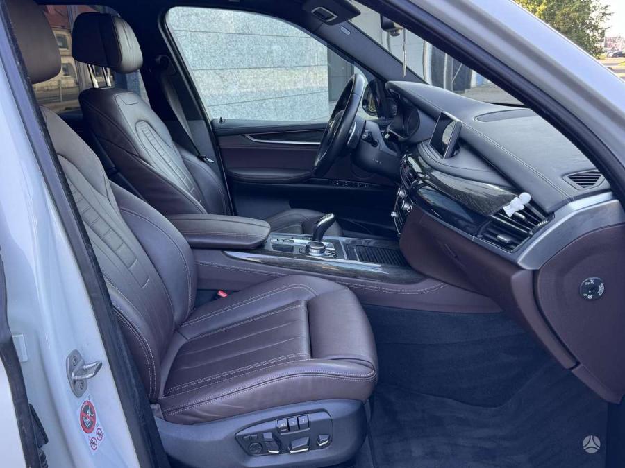 White BMW X5 2017 in Klaipeda, with an engine capacity of 2.99 L and mileage of 201 thousand km for 19900 €, photo 28 on AUTOMOTO.COM.LV
