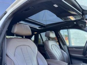 White BMW X5 2017 in Klaipeda, with an engine capacity of 2.99 L and mileage of 201 thousand km for 19900 €, photo 29 on AUTOMOTO.COM.LV