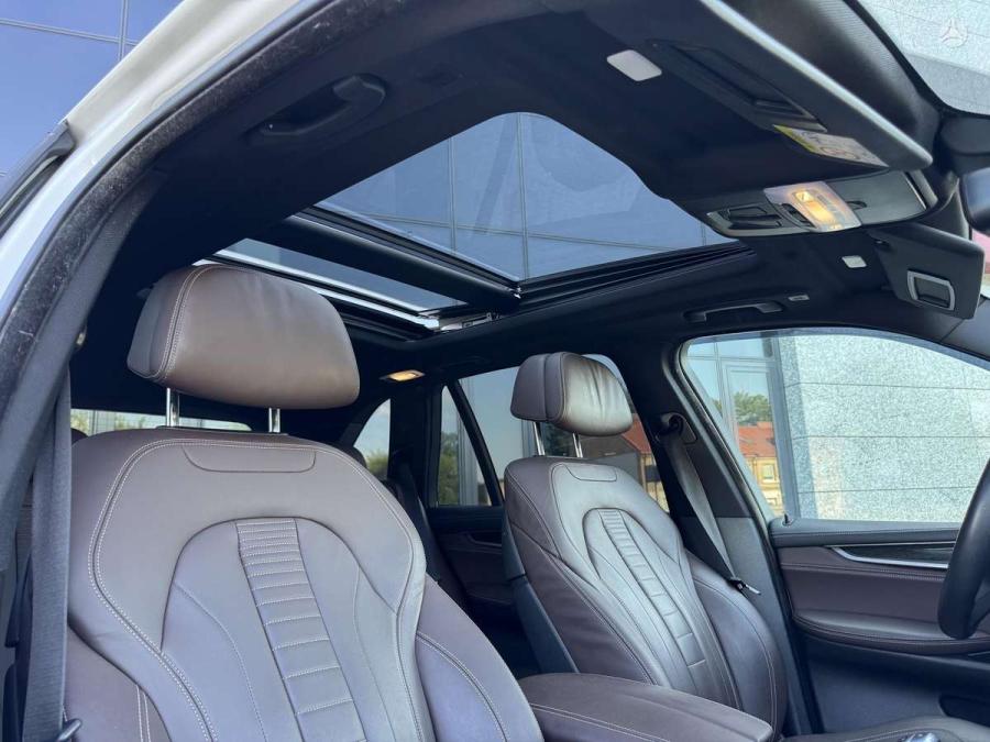 White BMW X5 2017 in Klaipeda, with an engine capacity of 2.99 L and mileage of 201 thousand km for 19900 €, photo 29 on AUTOMOTO.COM.LV
