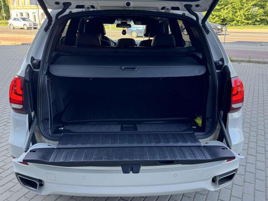 White BMW X5 2017 in Klaipeda, with an engine capacity of 2.99 L and mileage of 201 thousand km for 19900 €, photo 30 on AUTOMOTO.COM.LV