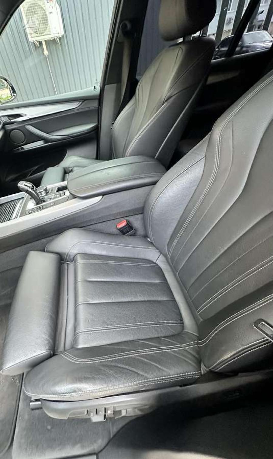 Balts BMW X5 2017 Viļņa, ar dzinēja tilpumu 2.99 L un nobraukumu 258 tūkst. km par 19300 €, foto 26 vietnē AUTOMOTO.COM.LV