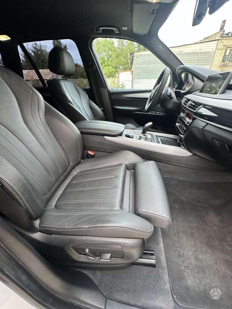 Balts BMW X5 2017 Viļņa, ar dzinēja tilpumu 2.99 L un nobraukumu 258 tūkst. km par 19300 €, foto 32 vietnē AUTOMOTO.COM.LV