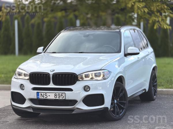 White BMW X5 2017 in Riga, with an engine capacity of 3.00 L and mileage of 211 thousand km for 23850 €, photo 3 on AUTOMOTO.COM.LV