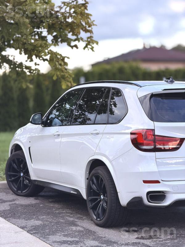 White BMW X5 2017 in Riga, with an engine capacity of 3.00 L and mileage of 211 thousand km for 23850 €, photo 7 on AUTOMOTO.COM.LV