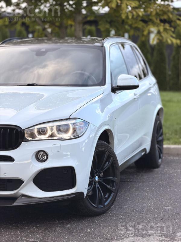 White BMW X5 2017 in Riga, with an engine capacity of 3.00 L and mileage of 211 thousand km for 23850 €, photo 8 on AUTOMOTO.COM.LV