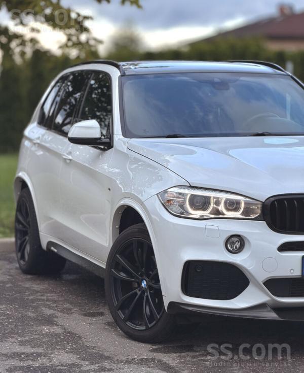 White BMW X5 2017 in Riga, with an engine capacity of 3.00 L and mileage of 211 thousand km for 23850 €, photo 9 on AUTOMOTO.COM.LV