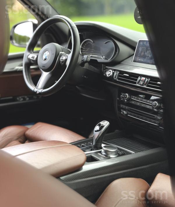 White BMW X5 2017 in Riga, with an engine capacity of 3.00 L and mileage of 211 thousand km for 23850 €, photo 10 on AUTOMOTO.COM.LV