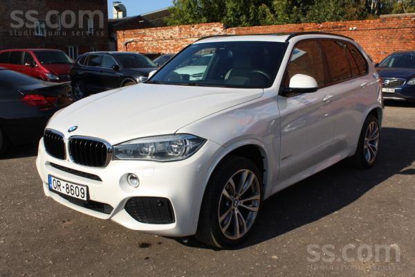 BMW X5 2017 in Liepaja on AUTOMOTO.COM.LV White BMW X5 2017 in Liepaja, with an engine capacity of 3.00 L and mileage of 164 thousand km for 29500 €, photo 3 on AUTOMOTO.COM.LV