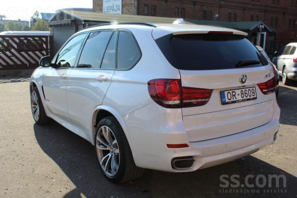 BMW X5 2017 in Liepaja on AUTOMOTO.COM.LV White BMW X5 2017 in Liepaja, with an engine capacity of 3.00 L and mileage of 164 thousand km for 29500 €, photo 4 on AUTOMOTO.COM.LV